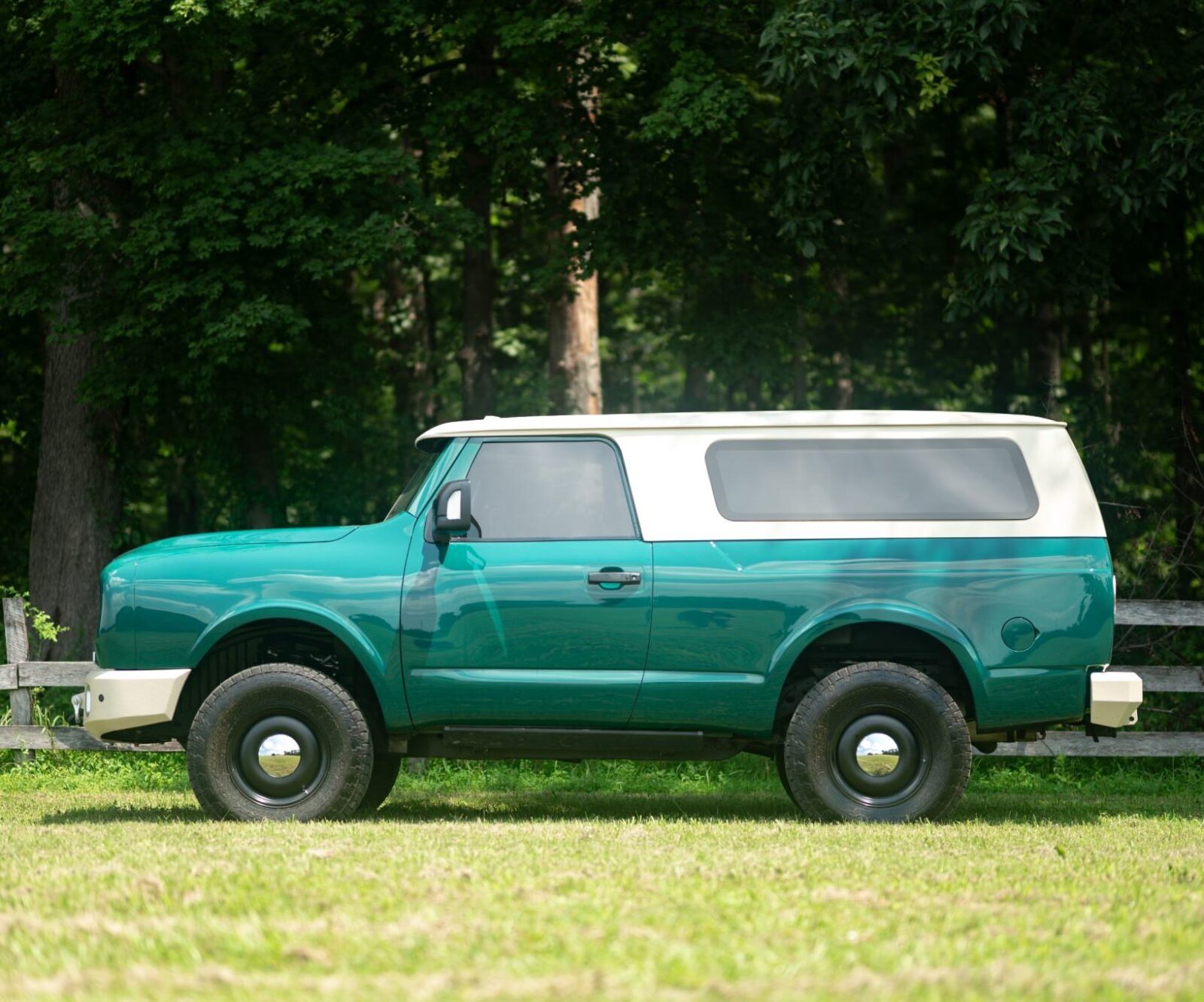 International Harvester Scout II–Bodied 2016 Nissan Titan