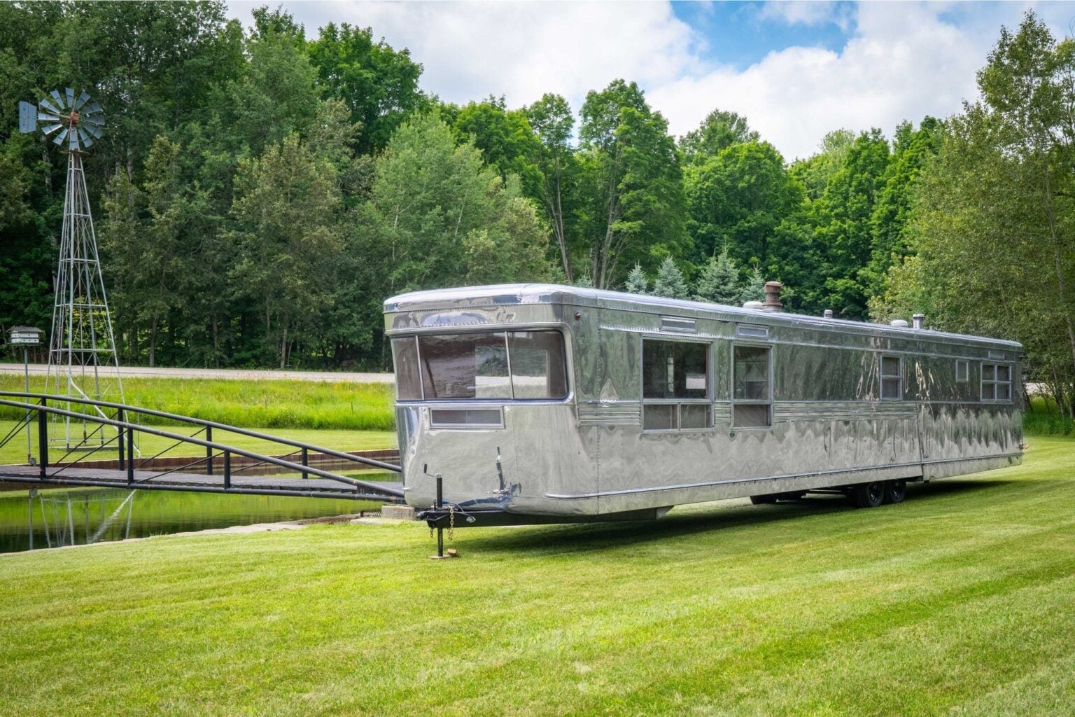 Vintage Home-On-Wheels For Sale: A 1956 Spartan "Executive Mansion"