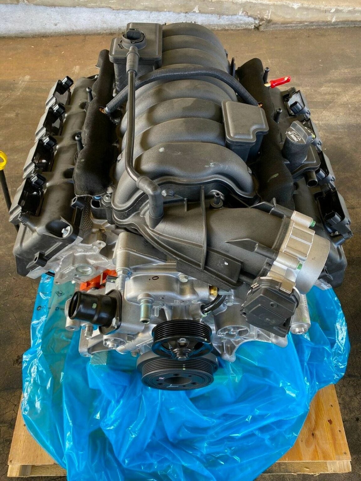 For Sale: A 392 Hemi Crate Engine With 470 BHP