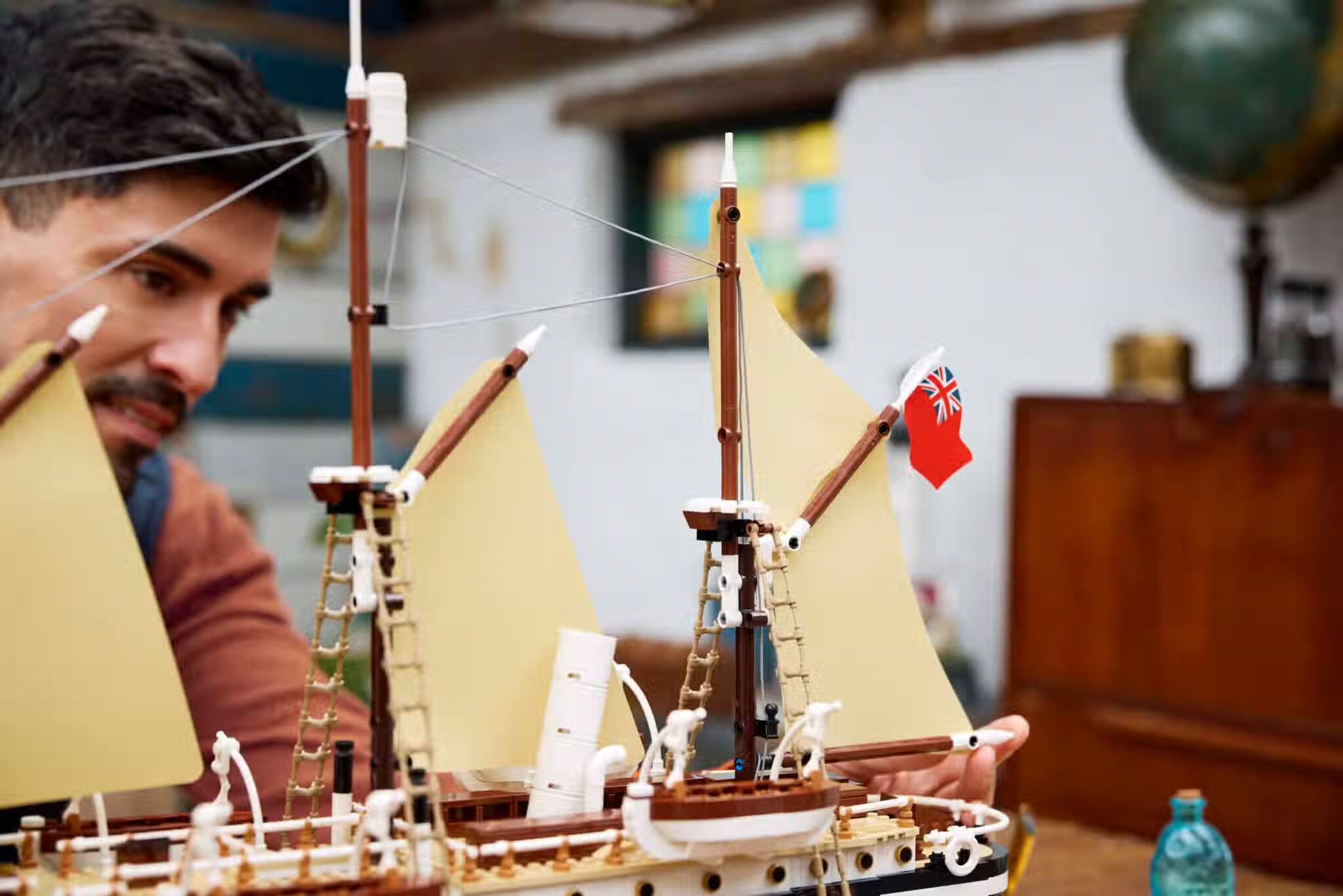 Lego® Icons: Ernest Shackleton's Endurance - An Incredible 3,011 Piece ...