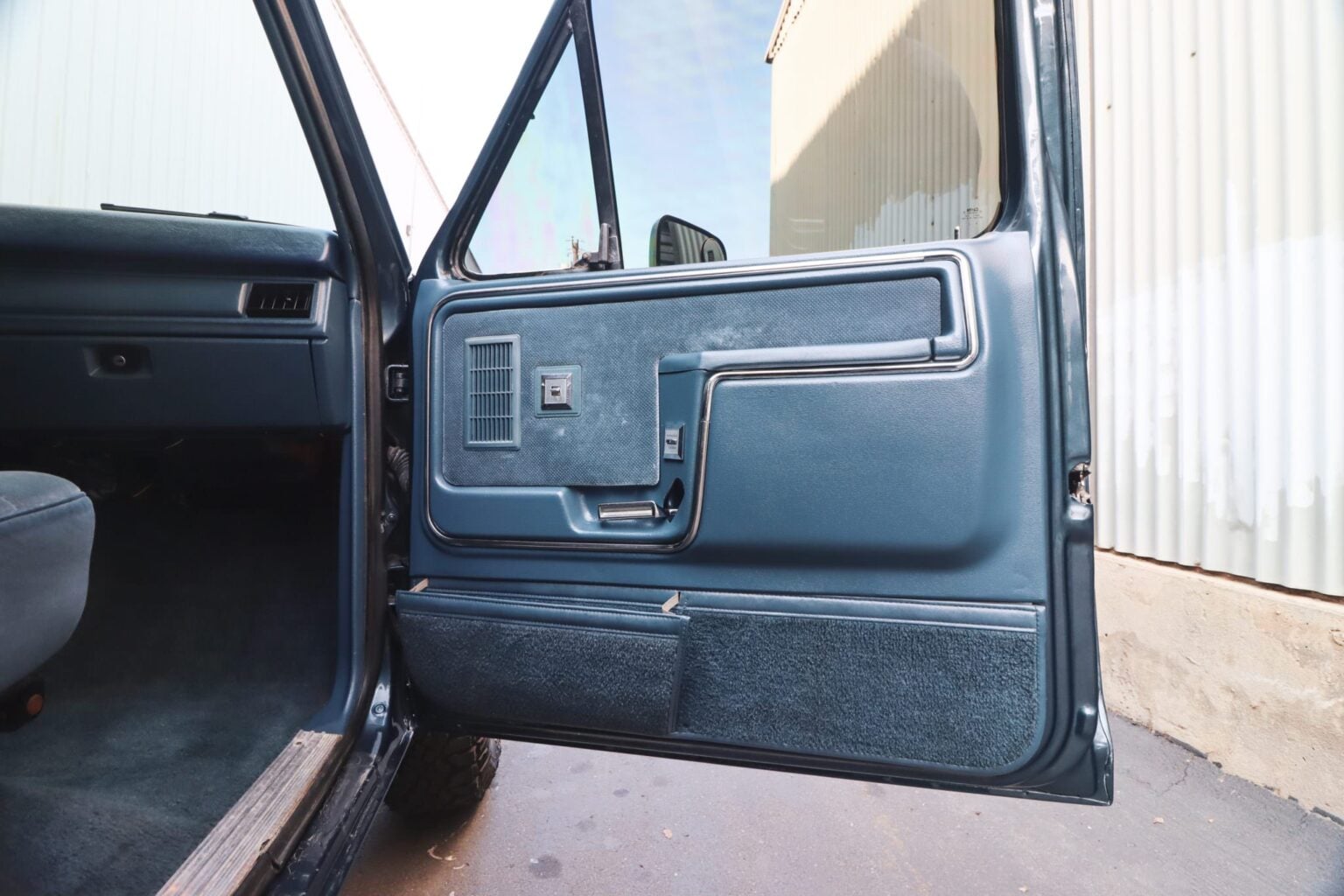 The Last Of The Bullnose Broncos: A Time-Capsule 1986 Ford Bronco XLT