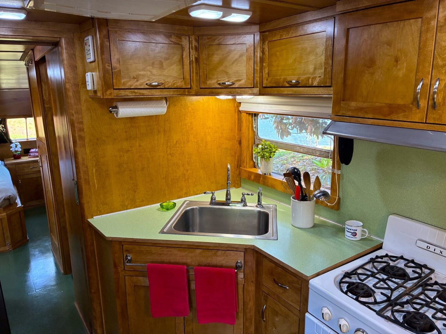 For Sale: A Restored 1953 Spartan Spartanette - Vintage Home-On-Wheels